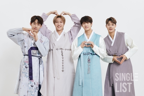 [포토] 밴드 아이즈(IZ) '추석 연휴 행복하시고, 귀경길 안전운전 하세요~'