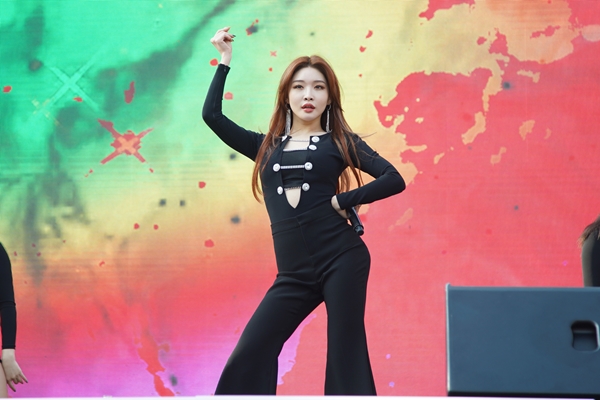 'JTBC 서울마라톤' 3만2천명 시민과 성료! 청하·마미손·박나래 등도 함께