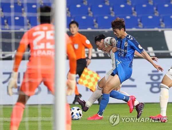 '5R MVP' 이청용 "기성용·구자철 축하메시지 보내...친구들 응원 큰 힘"