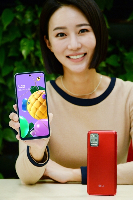 실속형 스마트폰 ‘LG Q52’ 출시...성능·디자인 모두 잡았다