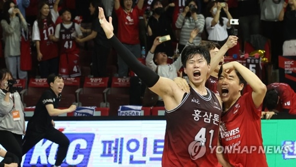 프로농구 KGC, SK와 7차전 끝 통합우승…MVP 오세근