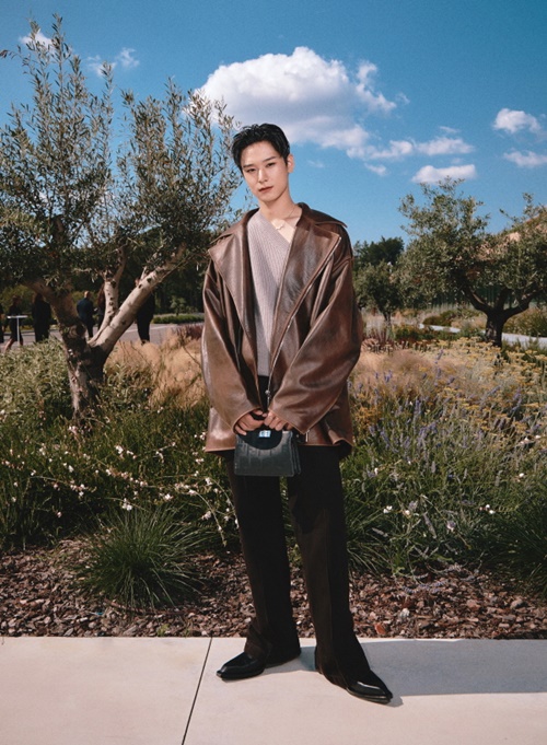 더보이즈 주연, 피렌체 '쇄골미남' 등극...펜디 패션쇼 눈길