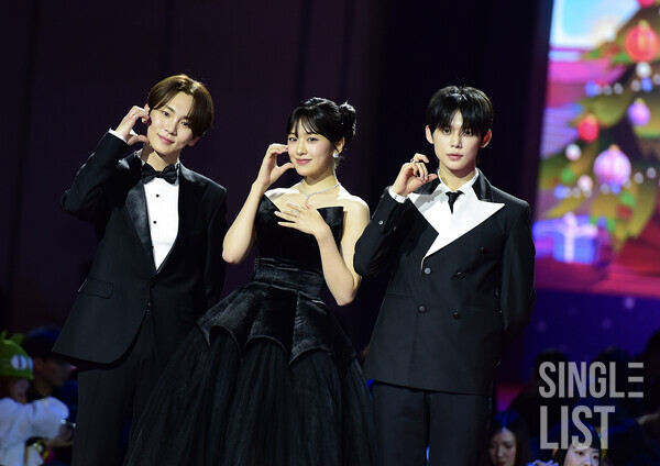 [포토] '2023 sbs 가요대전' MC 키· 안유진· 연준