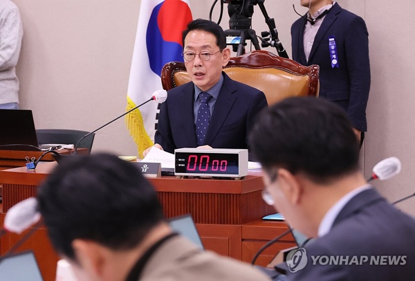 '자동차 번호판 봉인제도 폐지' 법안, 국회 법사위 통과