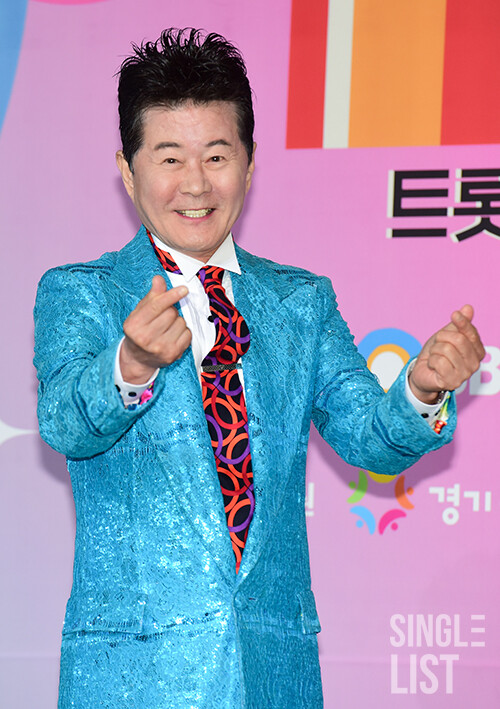 [포토] 태진아 '화려한 패션'