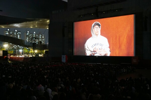 ‘BIFF’ 수놓은 RM의 청춘 일지...K팝 다큐 영화 최초 오픈 시네마 상영
