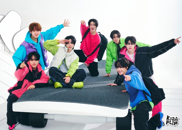 JYP 신인 킥플립, '응 그래' MV 포토 공개...밝은 에너지