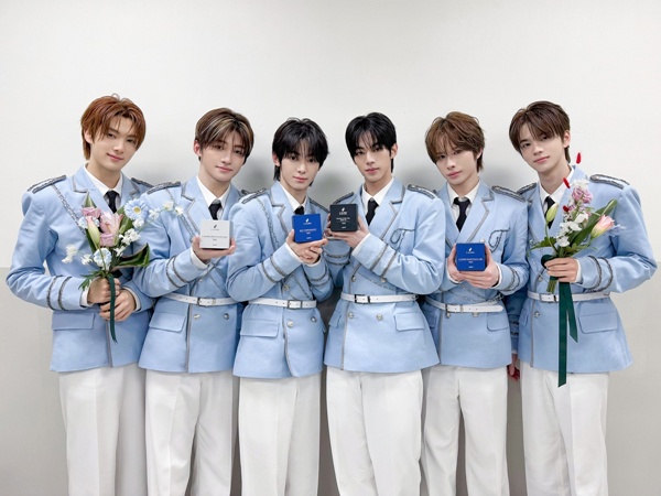 투어스(TWS), ‘디 어워즈’ 올해의신인 포함 4관왕 쾌거