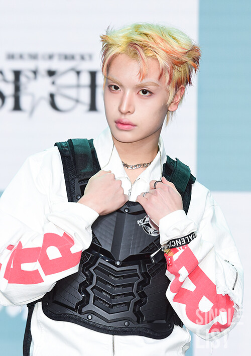 [포토] 싸이커스 예찬 '심쿵 눈맞춤'