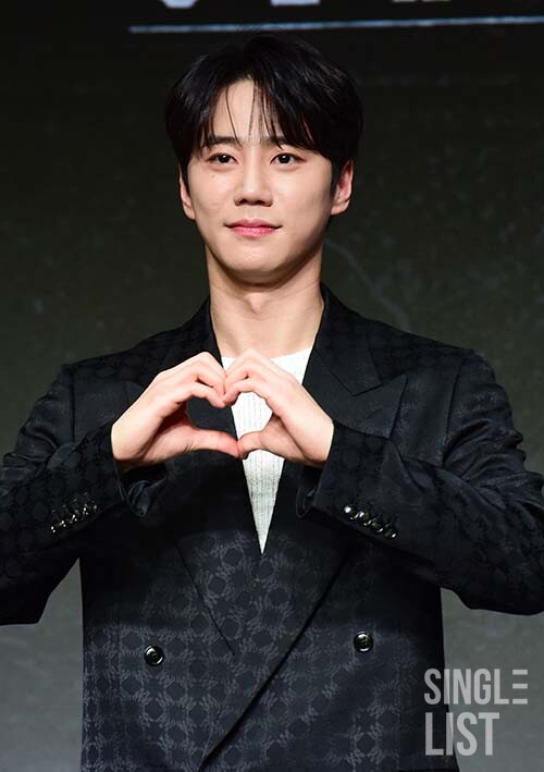 [포토] '폭싹' 영범 이준영, 금명에게 보내는 하트