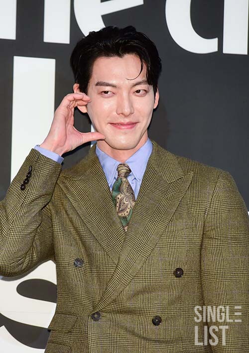 [포토] 김우빈 '신민아도 반한 하트'