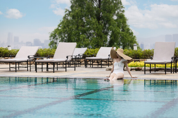 그랜드 하얏트 서울 호텔, 야외 수영장 오픈과 함께 "여름 시작"