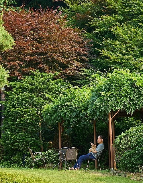 이 대통령, 반려견 '바비' 공개..."동물복지 선진국 그려"