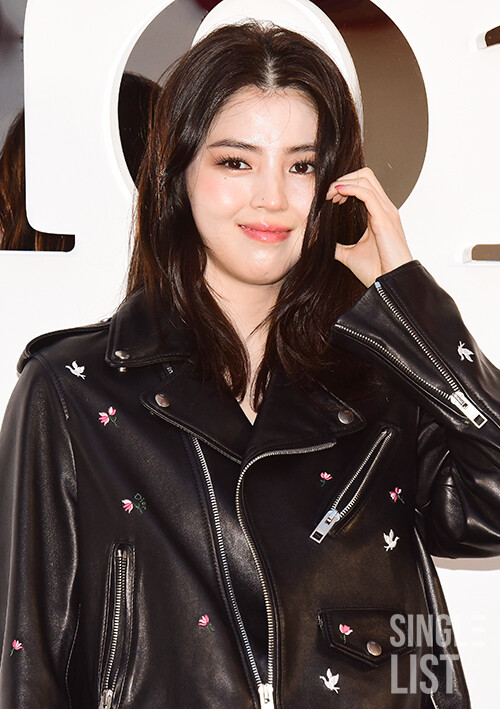 [S노트] 꽃향기 가득한 디올 퀸 김연아vs청순한데 매혹적인 디올 여신 한소희 ,극과 극 패션