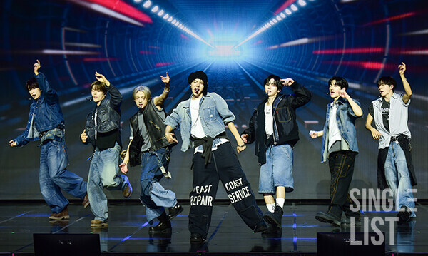 [포토] 알파드라이브원 '정상 향한 질주 데뷔 무대'