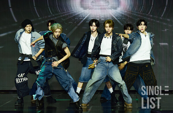 [포토] 알파드라이브원 '정상 향한 질주 데뷔 무대'