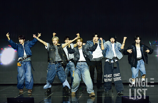 [포토] 알파드라이브원 '정상 향한 질주 데뷔 무대'