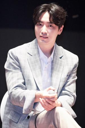 [24th BIFF] '야구소녀' 이준혁 "한달새 7kg 증량...마음껏 먹으며 훈련했다"