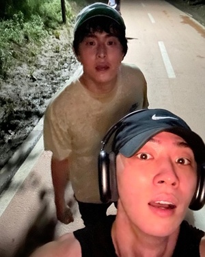 AOMG 그레이X기안84, 훈훈한 투샷 공개...절친 인증