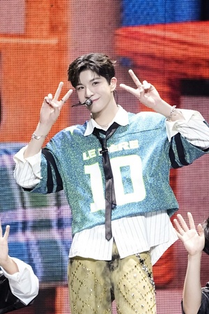 JD1, 동방신기 ‘HUG’→데뷔곡 'who Am I’…위버스콘 출격