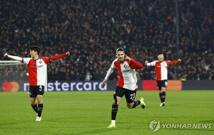'황인범 75분' 페예노르트, 프라하 4-2 제압…UCL 16강 꿈